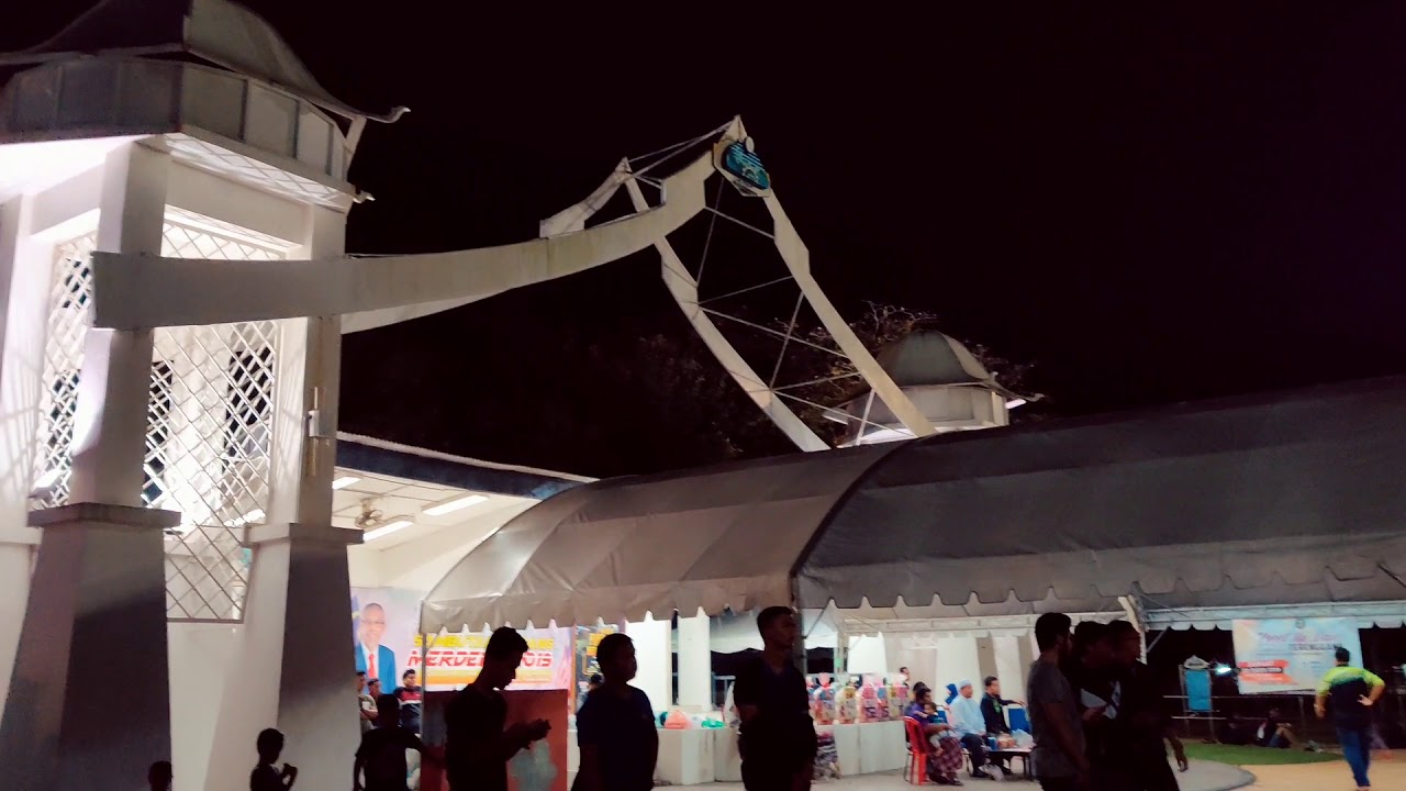 Sambutan Malam Hari Kebangsaan ke 62 di Padang Astaka Chukai - YouTube