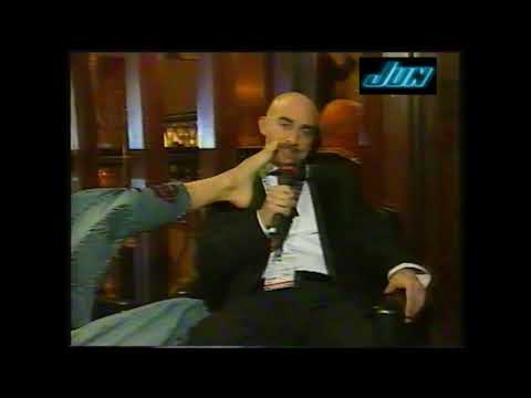 Siria Piedi in faccia ad Angelo Orlando - Backstage Sanremo 2003