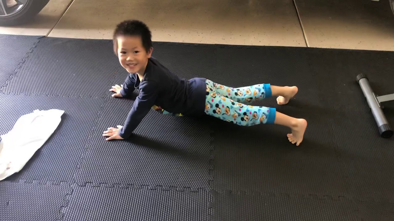 Funny Kid doing Push Ups - YouTube