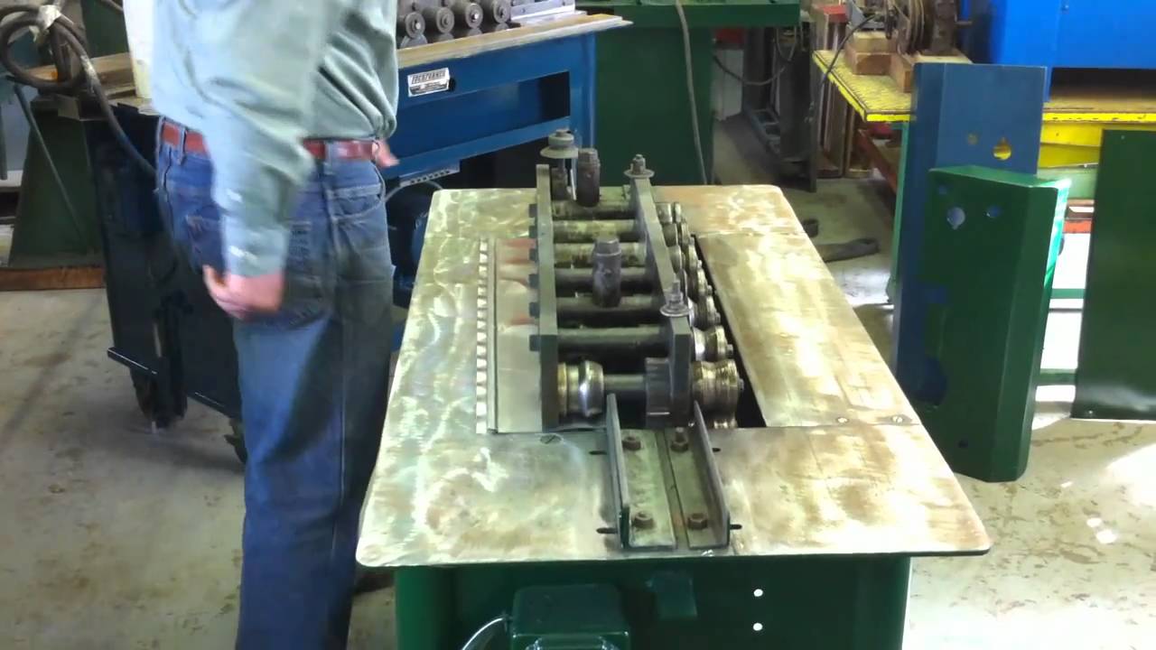 LOCKFORMER 18-gauge Pittsburgh with 3-n-1 Rolls - YouTube