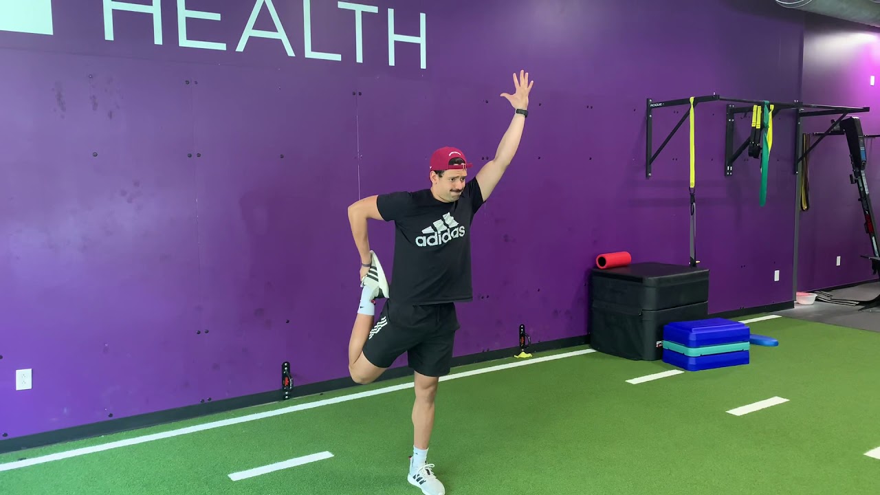 Walking Quad Stretch - YouTube