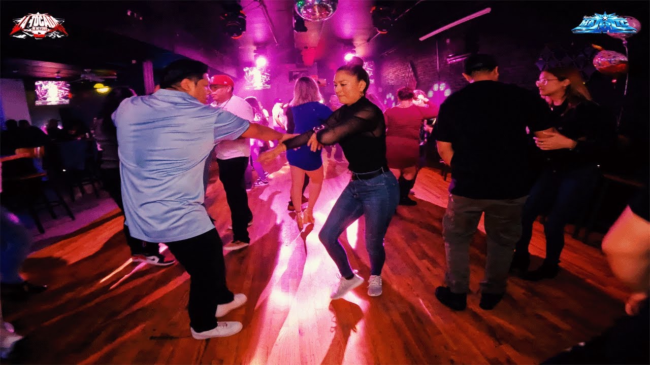 🇨🇴BAILANDO CUMBIA🇨🇴 "MANNY LA VOZ"/SONIDO MAJESTIC/EL REY AZTECA LOUNGE ...