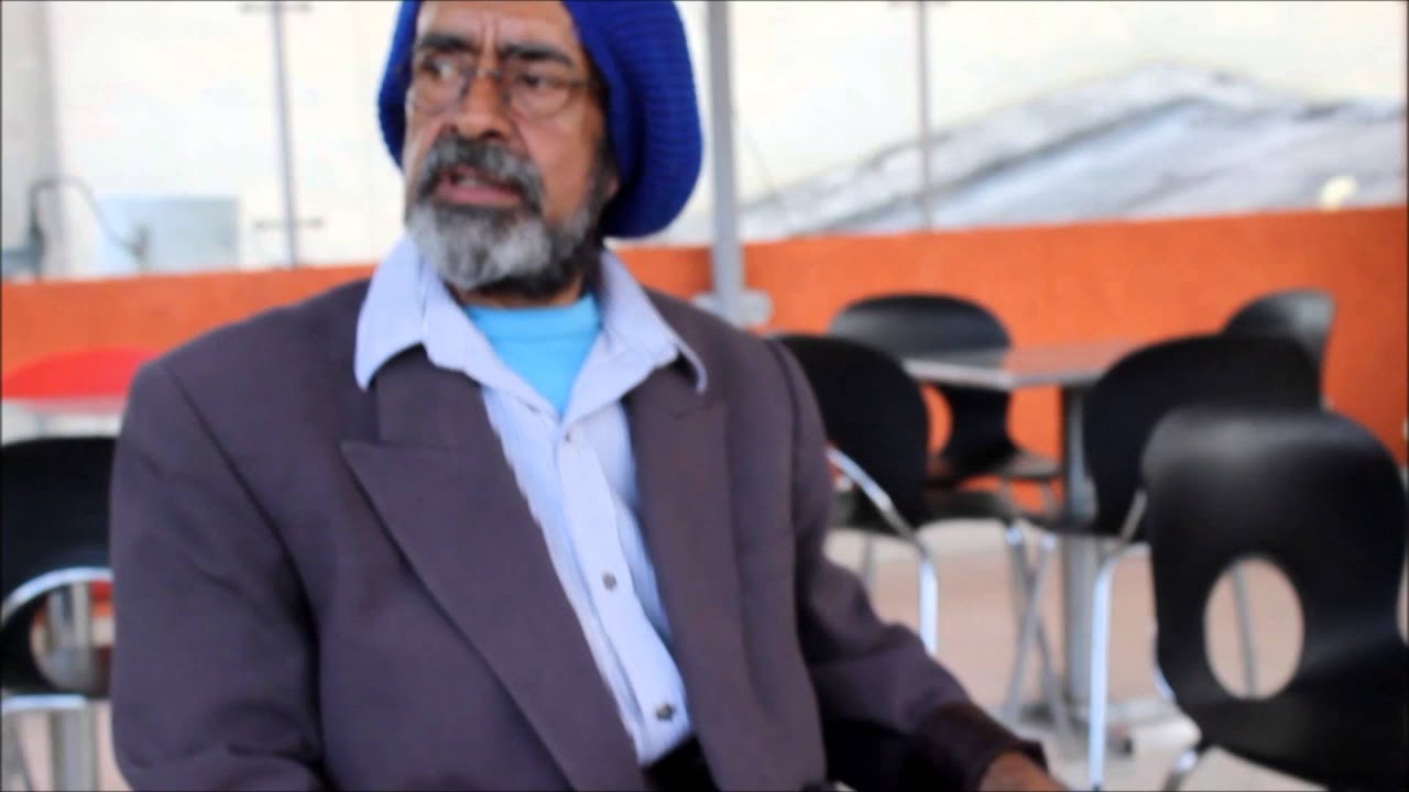 Maestro Edgar Espinoza toca Mujer divina en el Saxofon y habla de su situacion actual. - YouTube