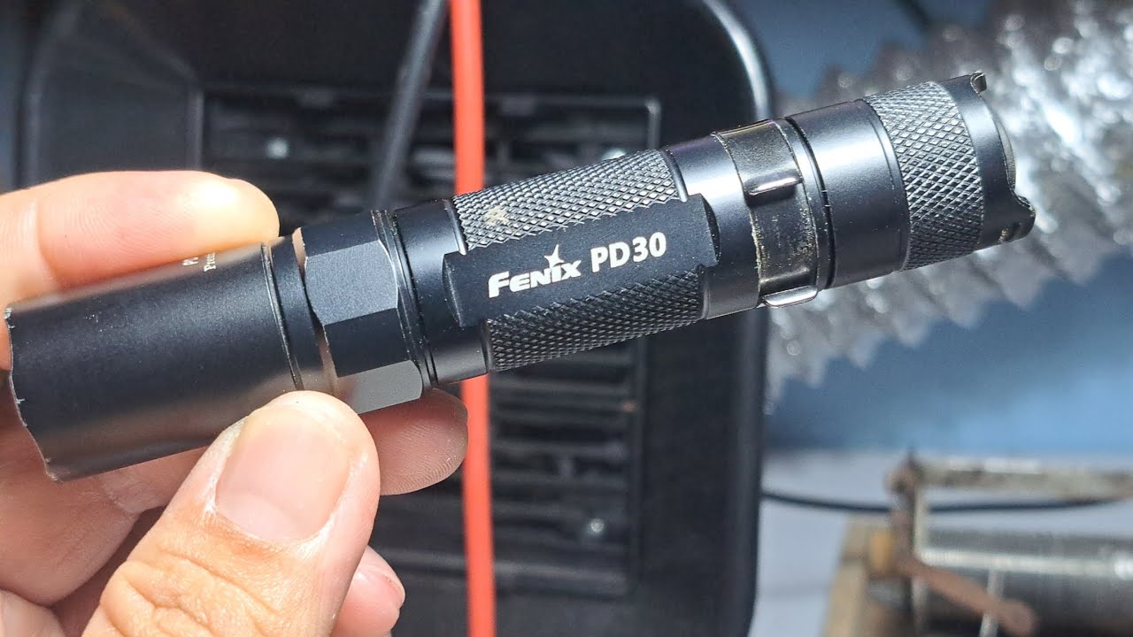 ไฟฉาย Fenix PD30 - YouTube