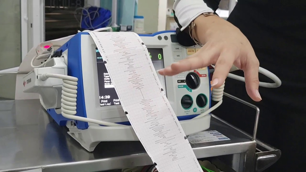 วิธี Test Defib Efficia DFM100 - YouTube