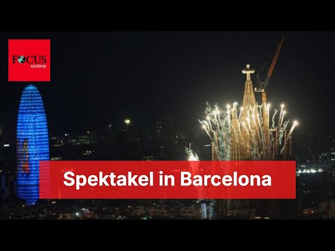 Spectacular light show: Sagrada Família celebrates new church tower with fireworks