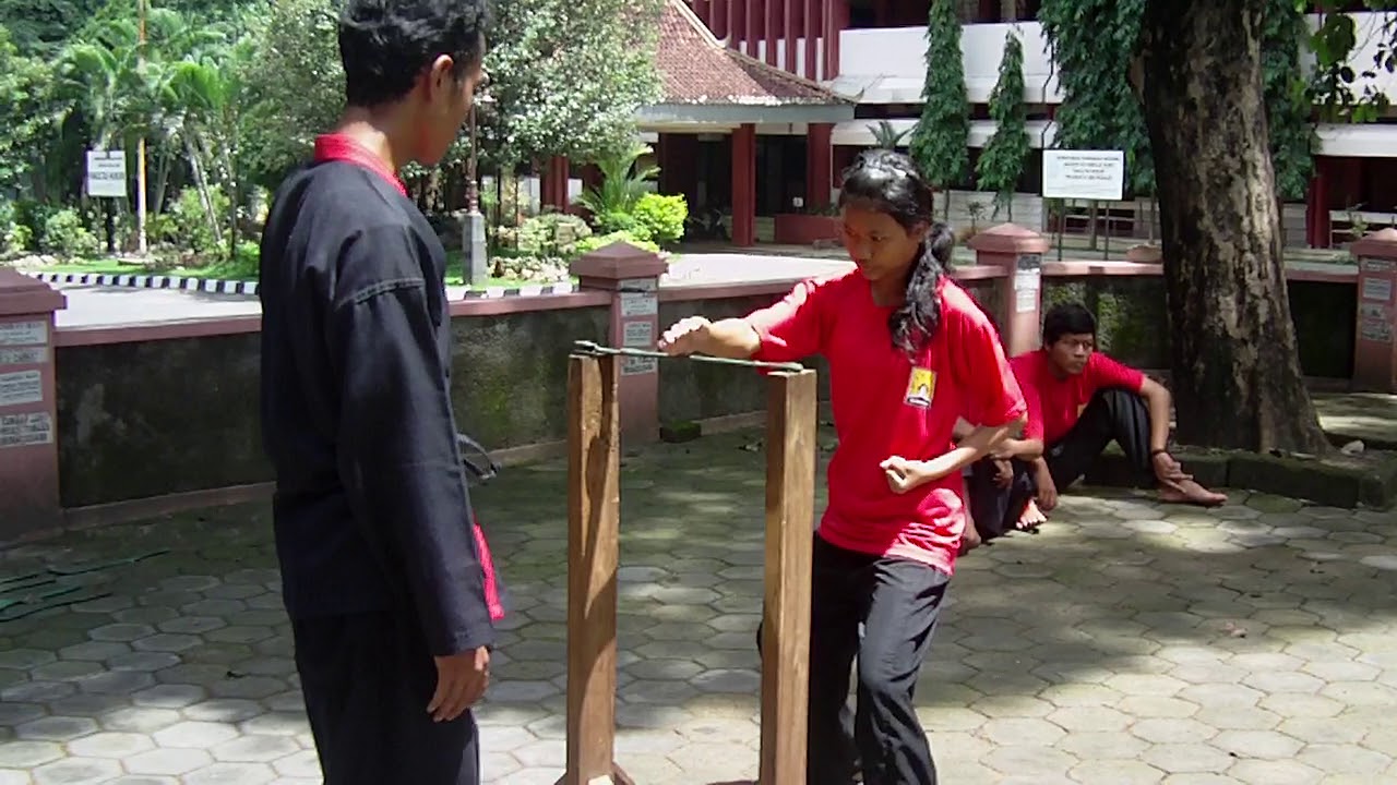 Teknik Memukul Besi Dengan Tangan Kosong - YouTube