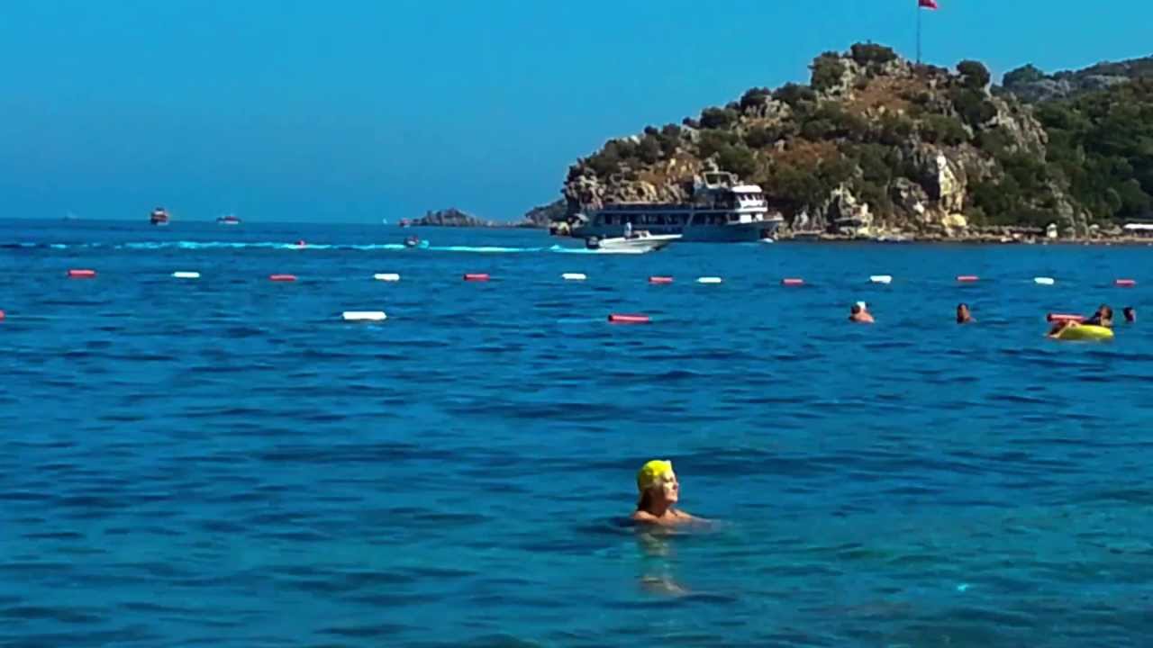 Speed boat towing rubber rings - YouTube