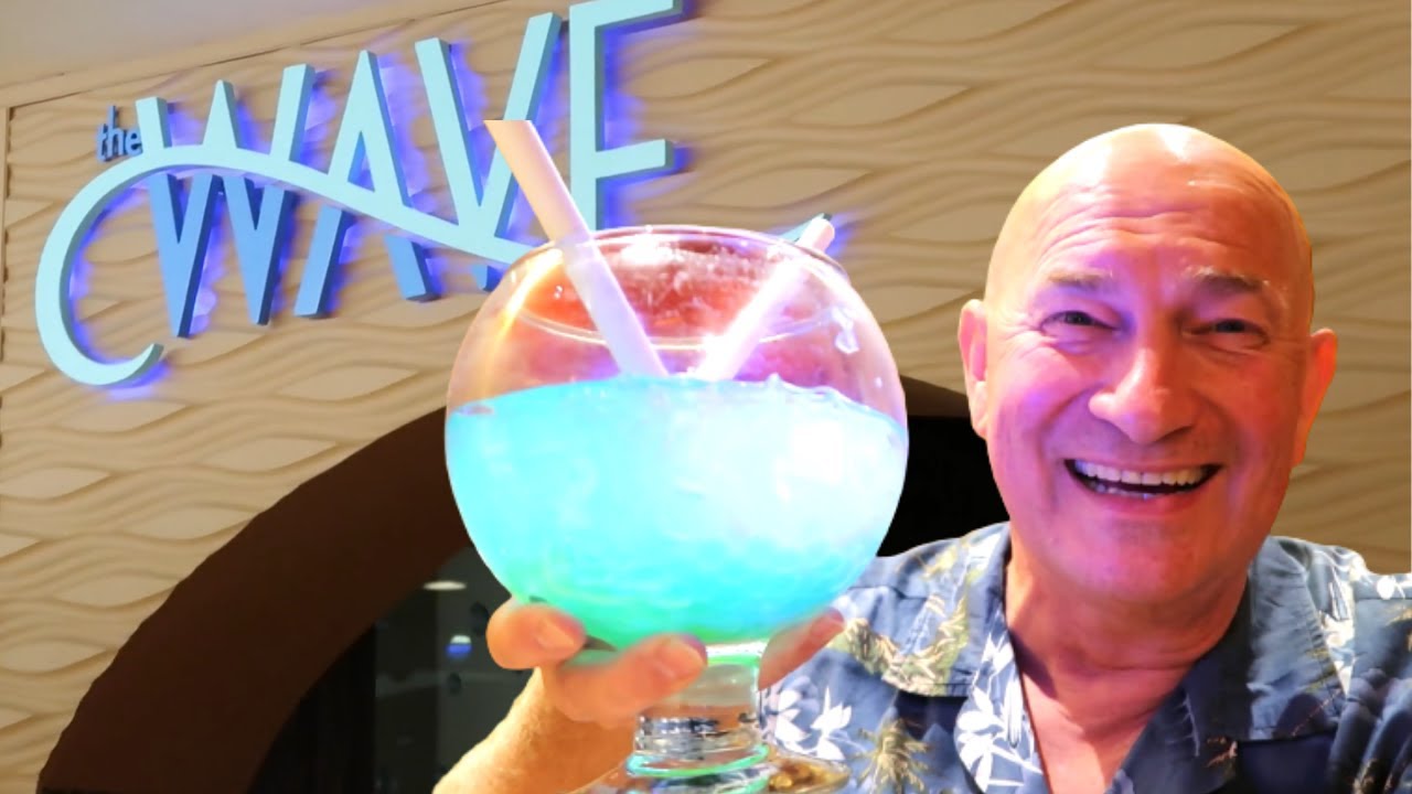 Eating at the Wave & Cocktails at the Outer Rim - Disney's Contemporary ...