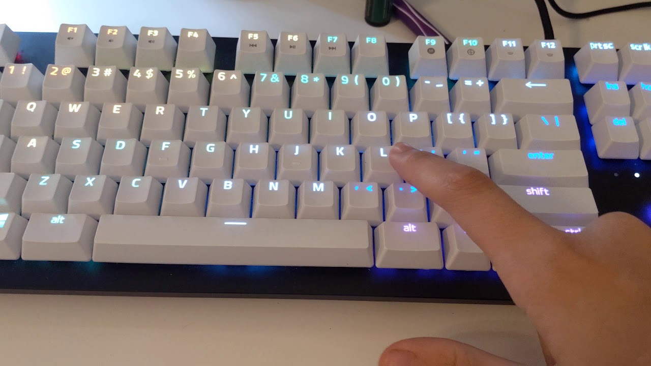 How to type L on your keyboard - YouTube