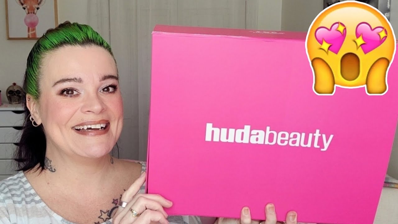 HUDA BEAUTY PR UNBOXING | #hudabeauty #unboxing - YouTube