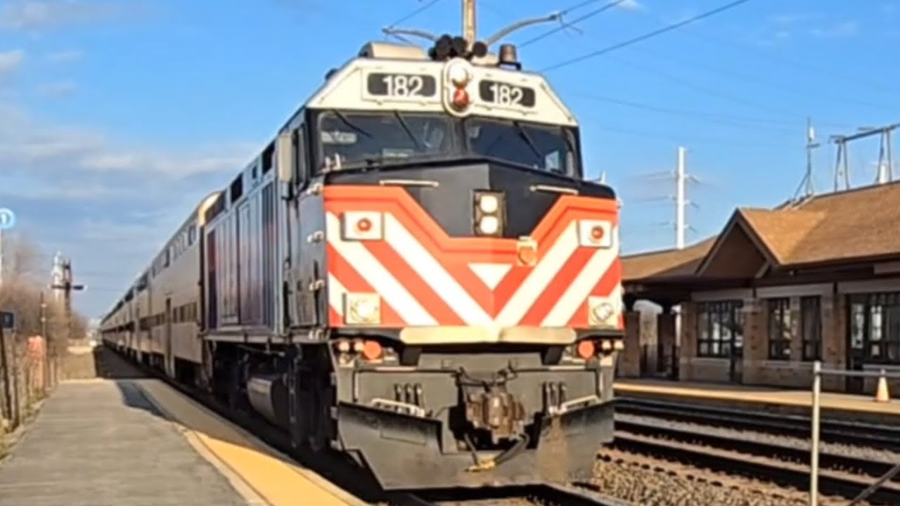 Metra Train 182 Clip! - YouTube