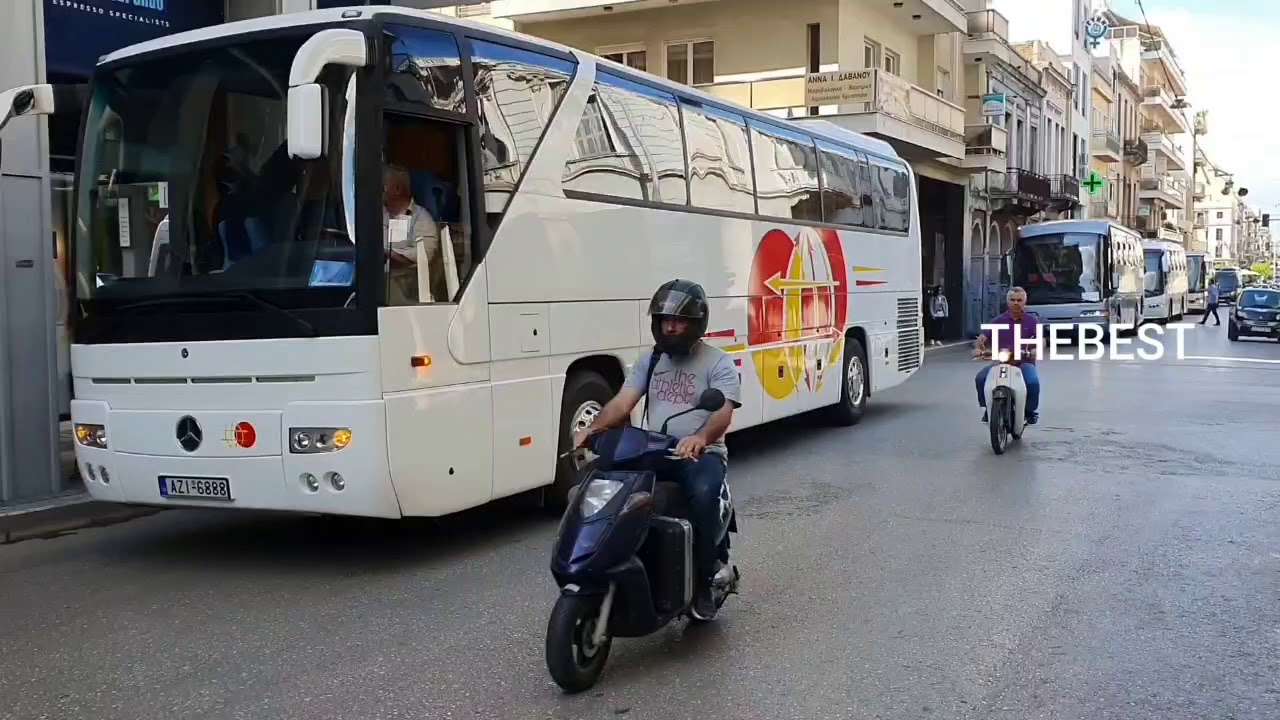 Πορεία τουριστικών λεωφορείων στο κέντρο της Πάτρας - YouTube
