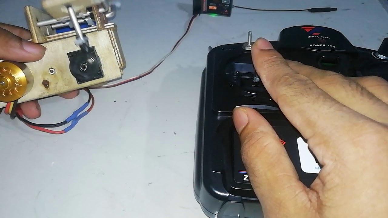 Ornithopter gear box - YouTube