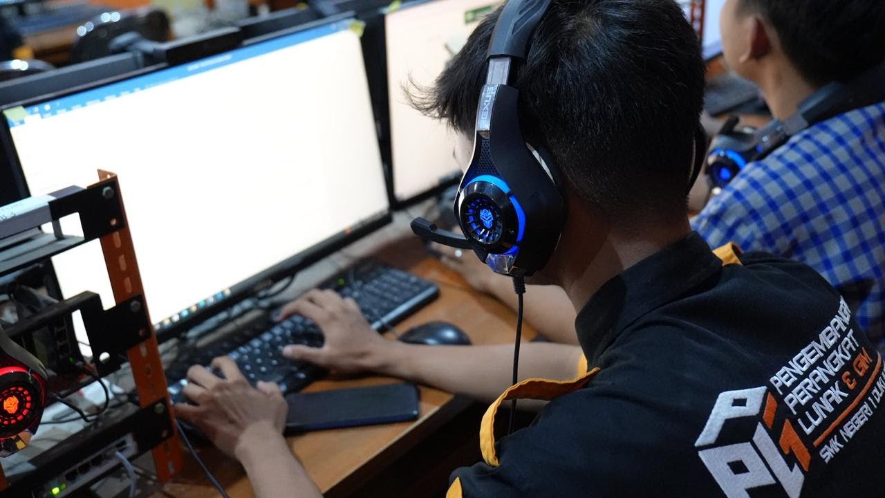 Program LDP Mengajar (SMK N 1 Dukuhturi) - YouTube