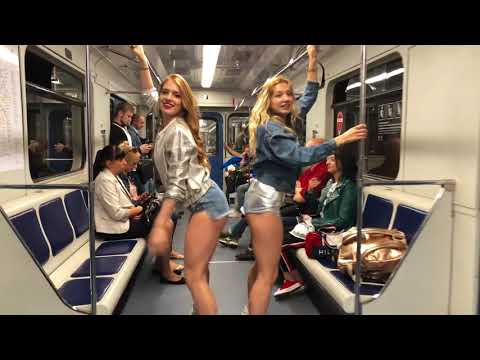 ТАНЦУЮТ в ОБЩЕСТВЕННЫХ МЕСТАХ😱😂