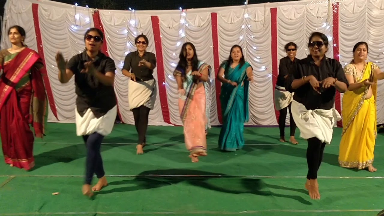 "Jimikki Kammal" dance performance by Abhee Lakeview Apartment Ladies ...