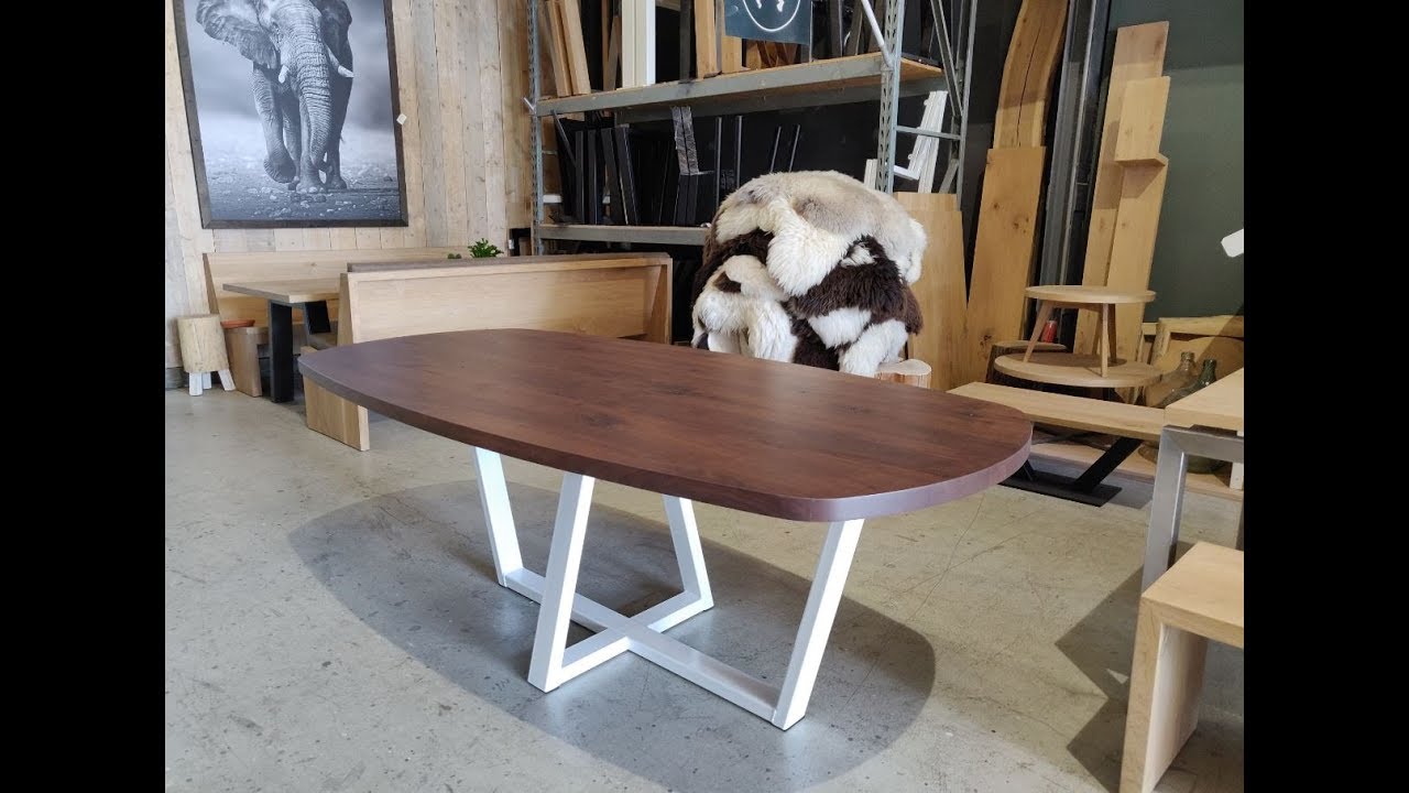 Donker notenhout ovale tafel - Leven in Stijl Meubelmakerij - YouTube