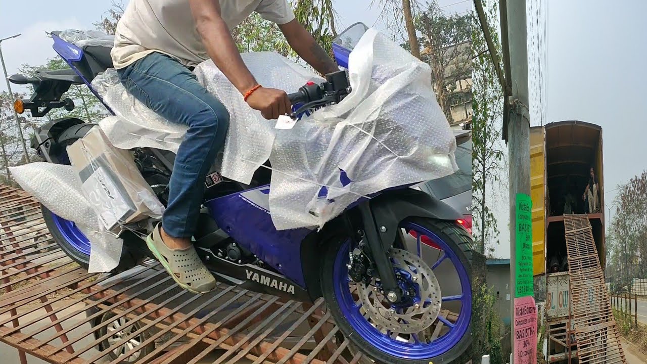 New yamaha Bs6 R15 v3 blue colour Unloading 😘 - YouTube