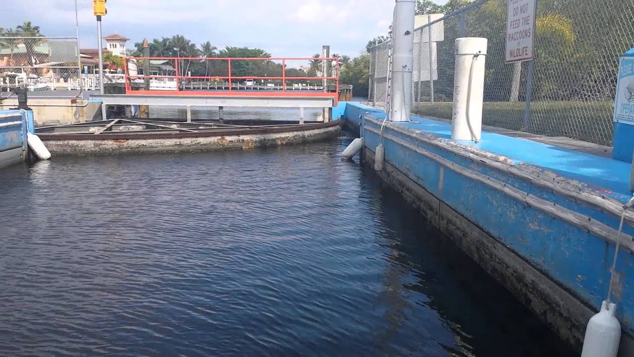 Boating in Cape Coral Florida heading into the Chiquita lock - YouTube