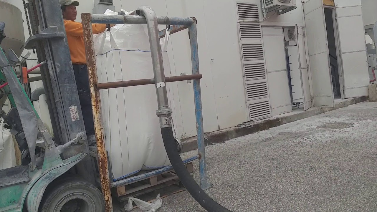 Bulk container discharge into big bag - YouTube