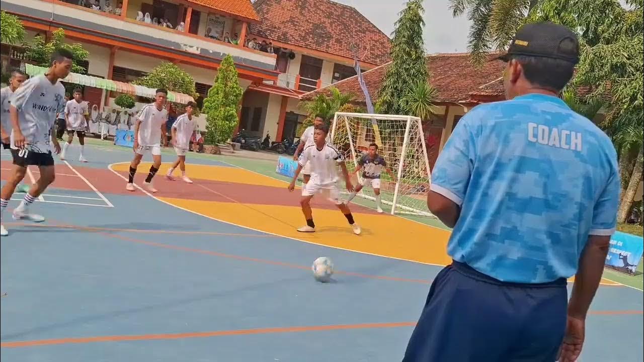 SEMI FINAL 1 ANTARA KELAS X-3 VS X-4 LFS-12 - YouTube