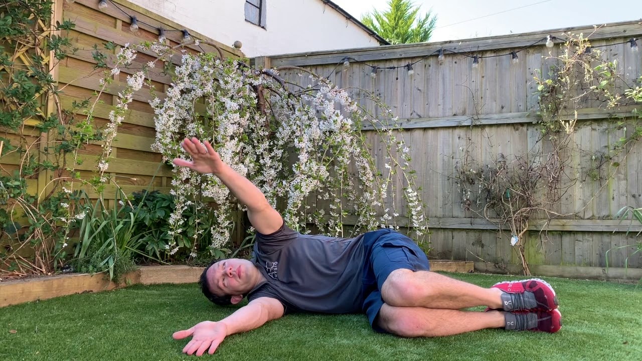 Upper back (thoracic) mobility exercises - YouTube