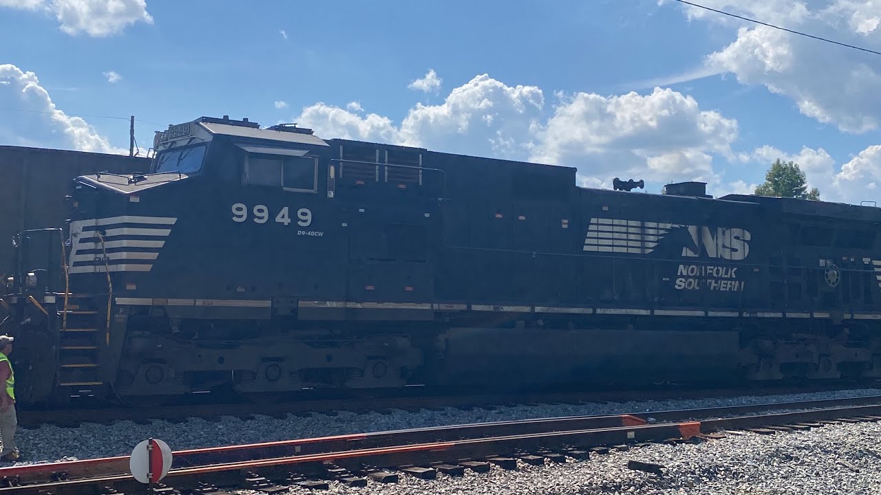 NS 9949 pulls on off to Augusta Yd from Nixon Yard - YouTube