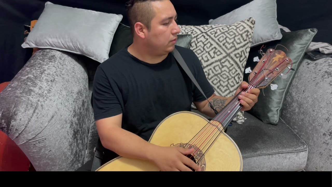 Como tocar Gema en Guitarrón - YouTube