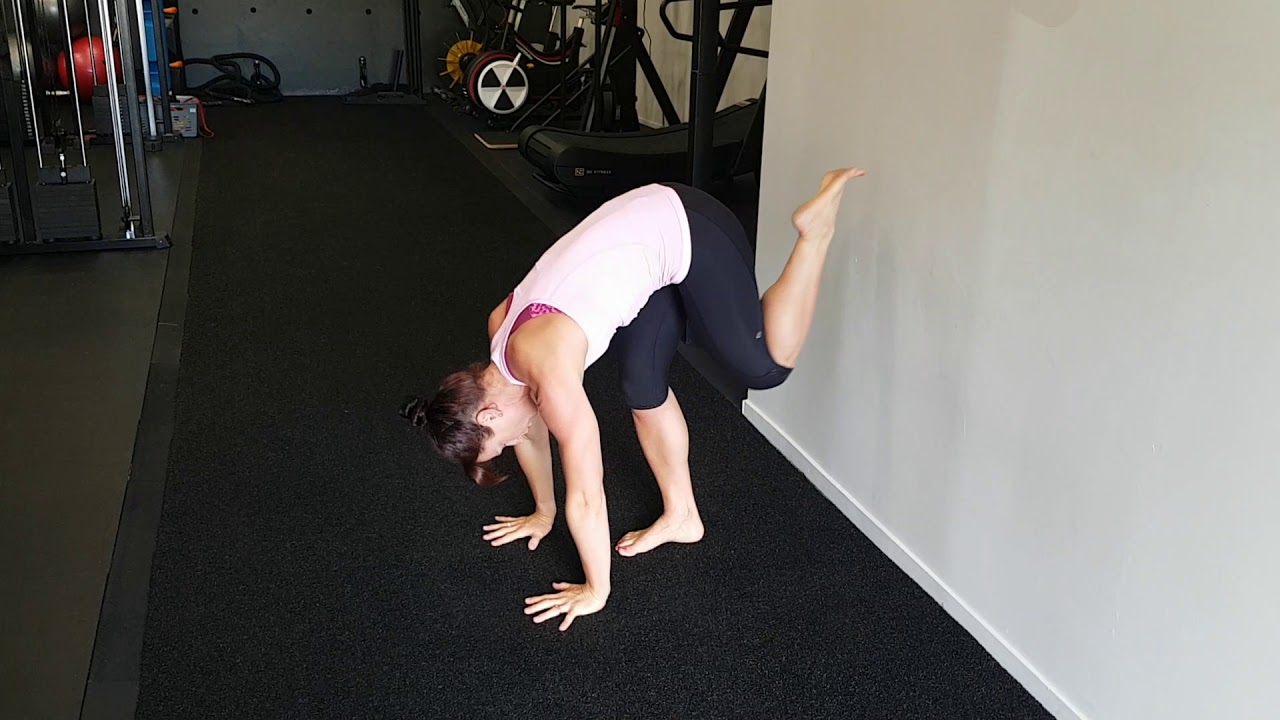 High knee tuck balance Progression 2 - YouTube