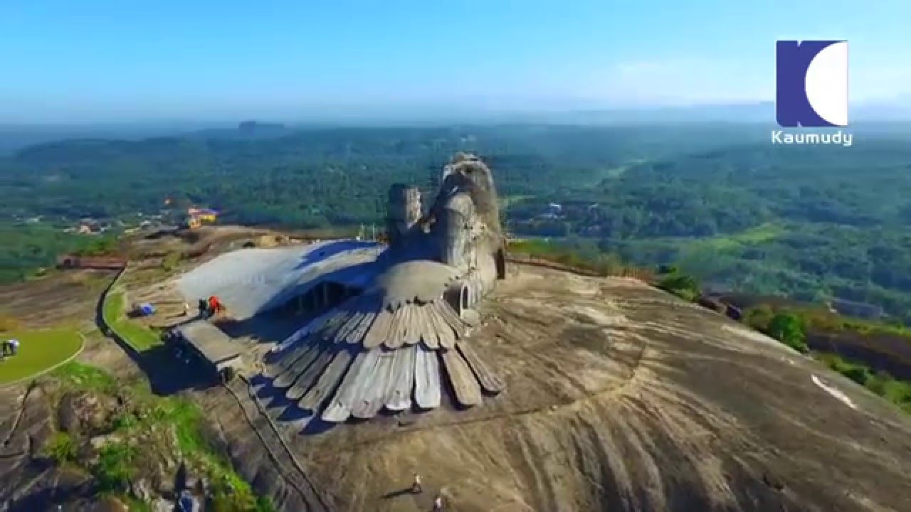 The world's largest bird sculpture in Jatayupara, India. : r ...