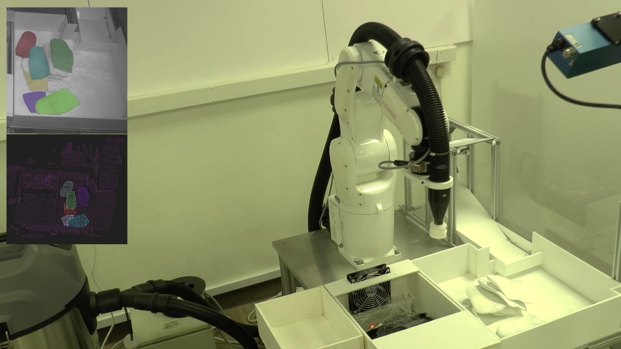 Robotic decaking of 3D-printed parts - YouTube