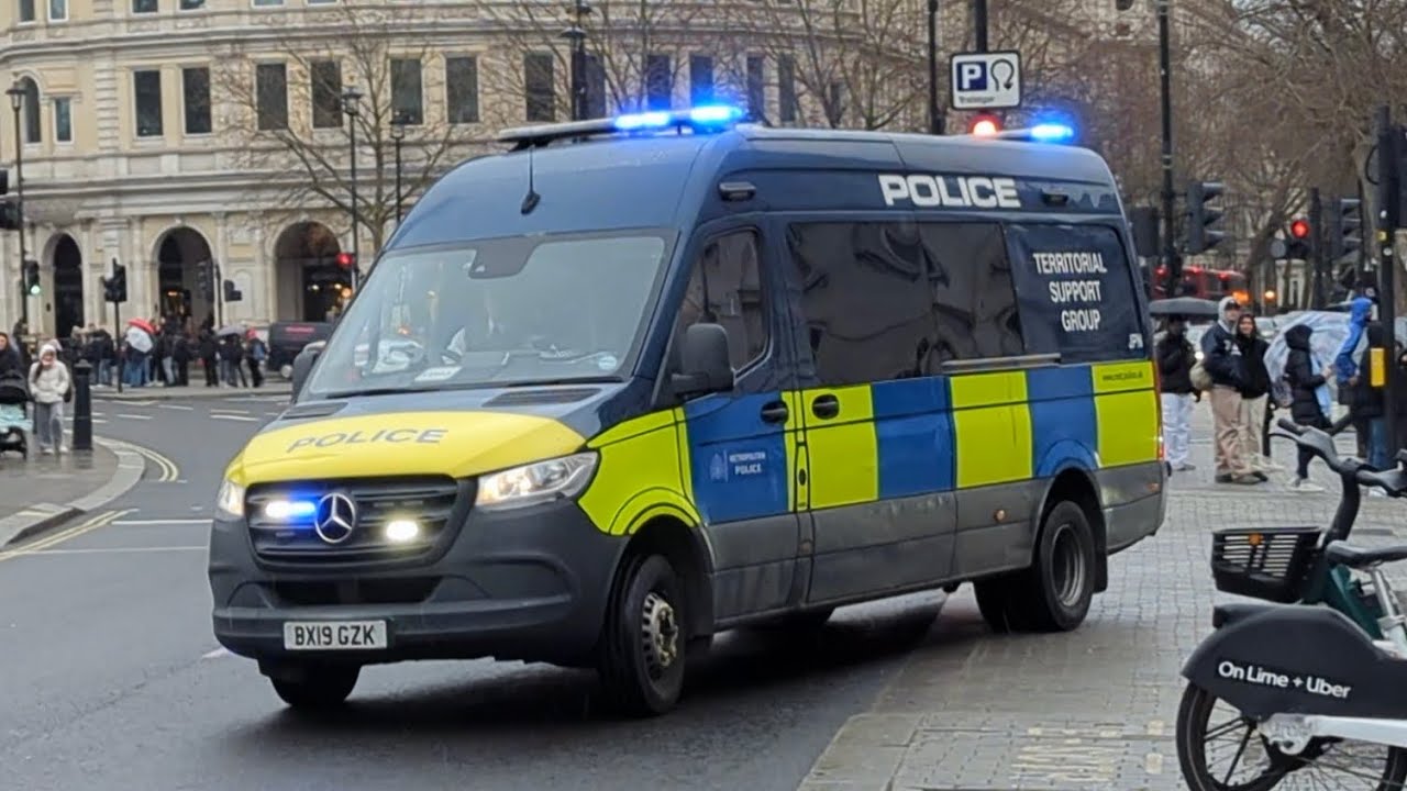 London Metro Police Service | Territorial Support Group Vans Responding ...