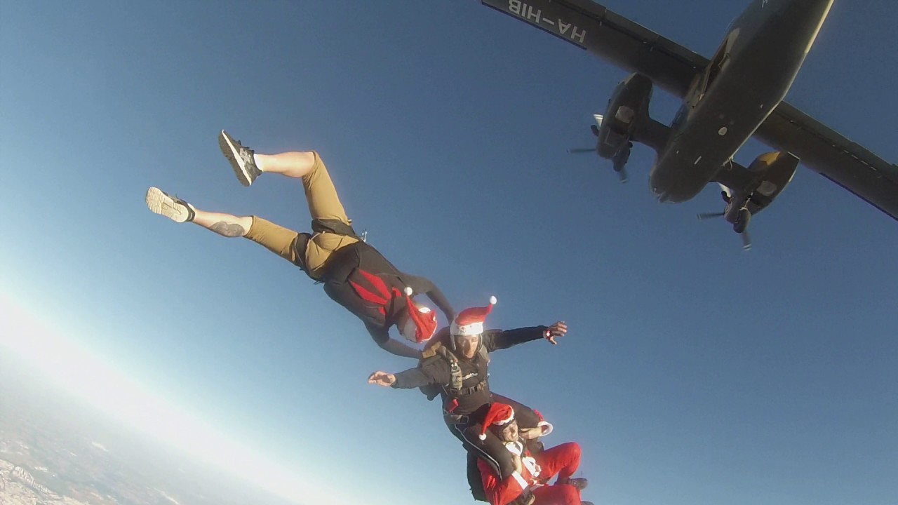 3 Crazy Santas Christmas Skydive - YouTube