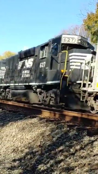 NS GP59E "OLS" leads stone cars - YouTube