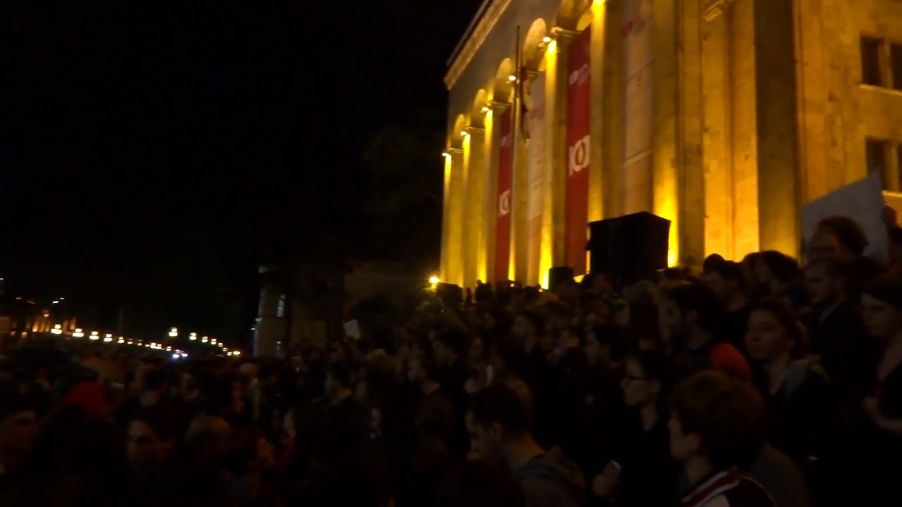 საპროტესტო ცეკვა რუსთაველზე / Protest rave in Tbilisi - 1 - YouTube