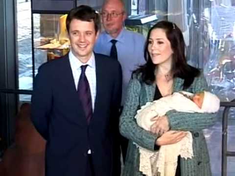 Frederik, Mary & their baby boy leave the hospital (18 October 2005)