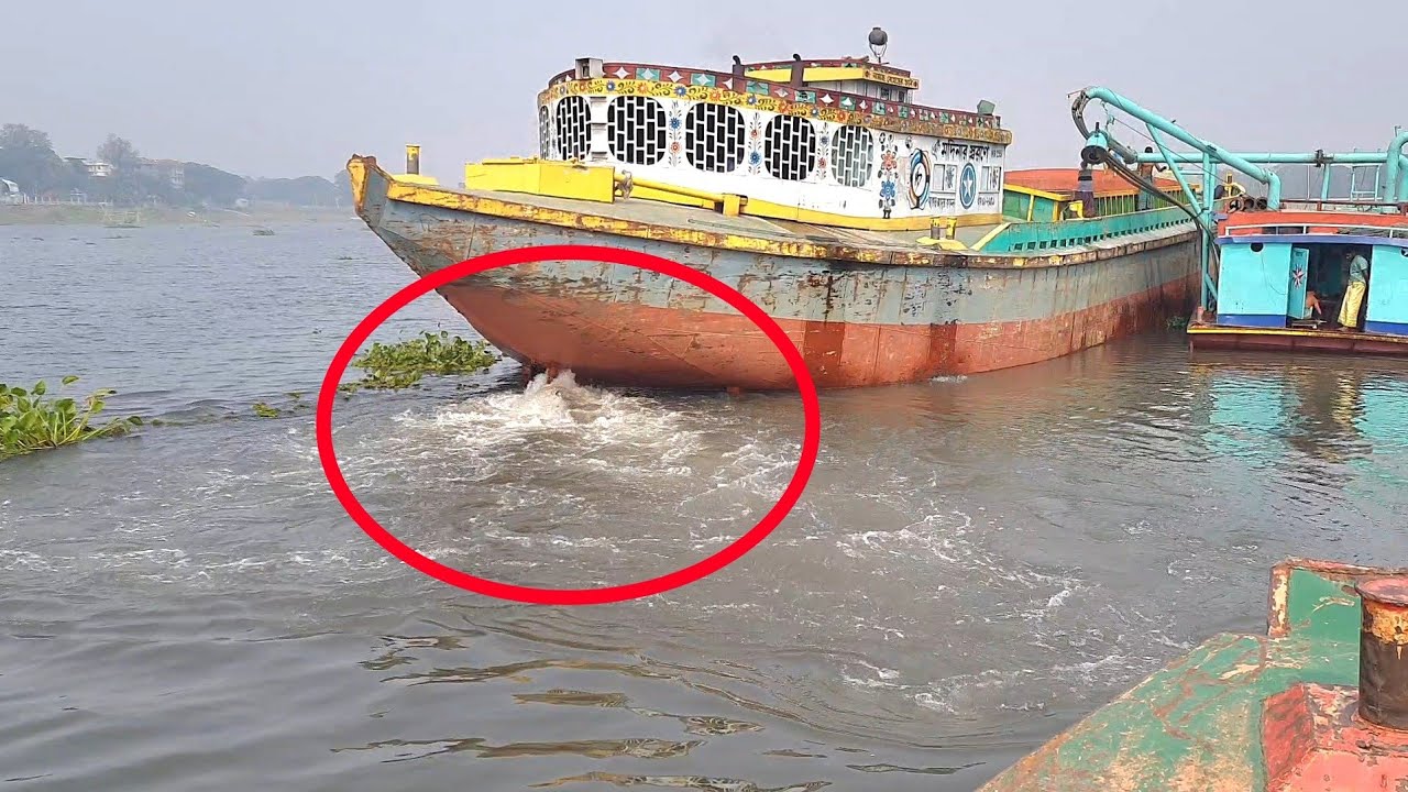 Sand loader barge ship powerfull engine - YouTube