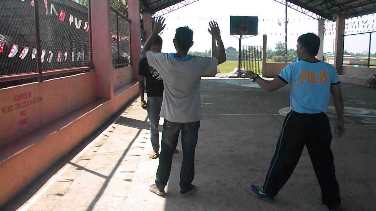 HANDCUFFING TECHNIQUES - YouTube