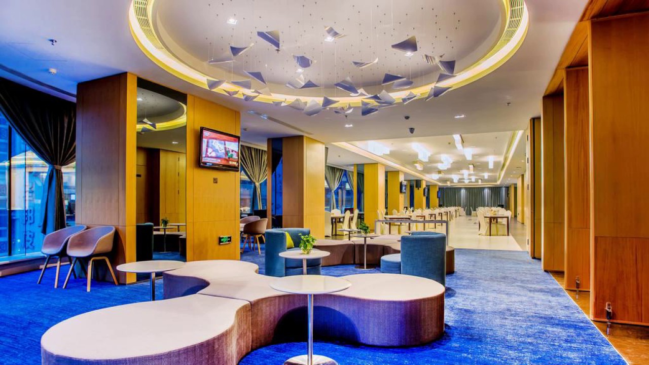 Holiday Inn Express City Centre Dalian - Dalian - China - YouTube