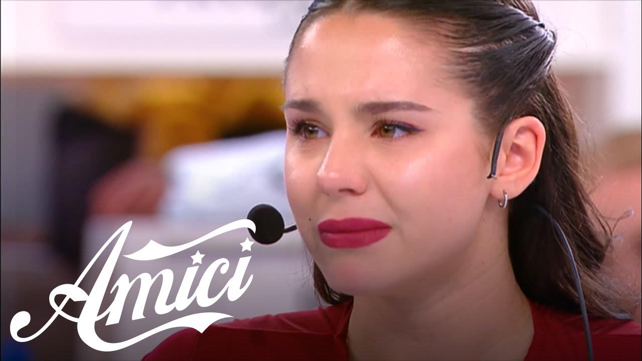 Amici 22 - Un'occasione speciale per Benedetta - YouTube