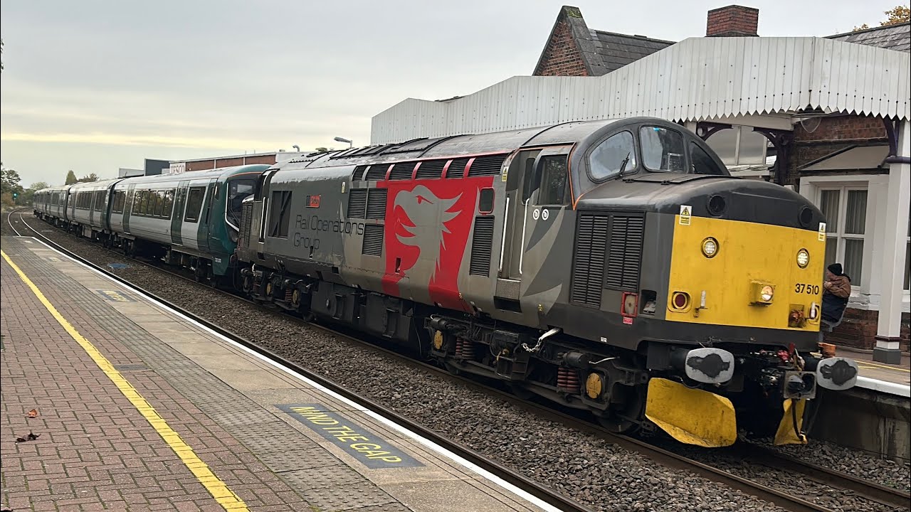 At hinckley Station a epic catch of the day a 37510 Orion drag 730203 ...