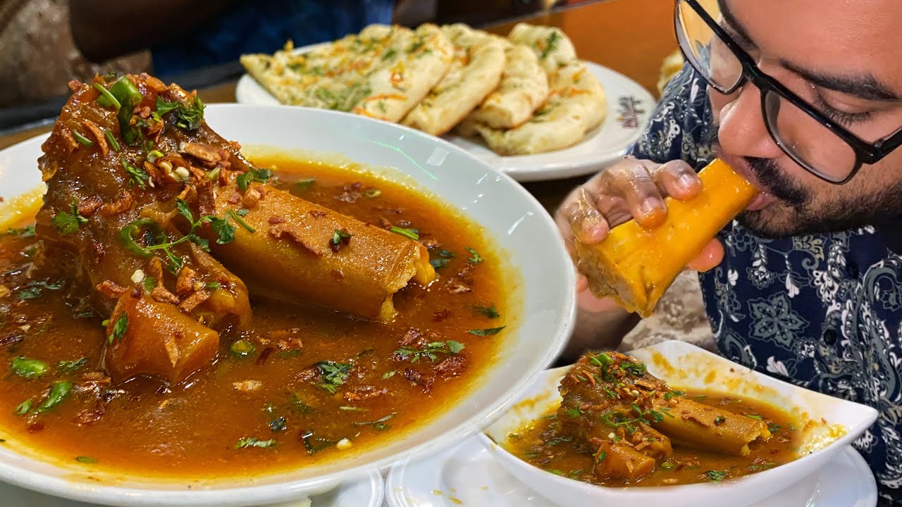 Eating Nalli Nihari/Paya/Mogoj/Gosht With Butter & Garlic Naan Roti at ...