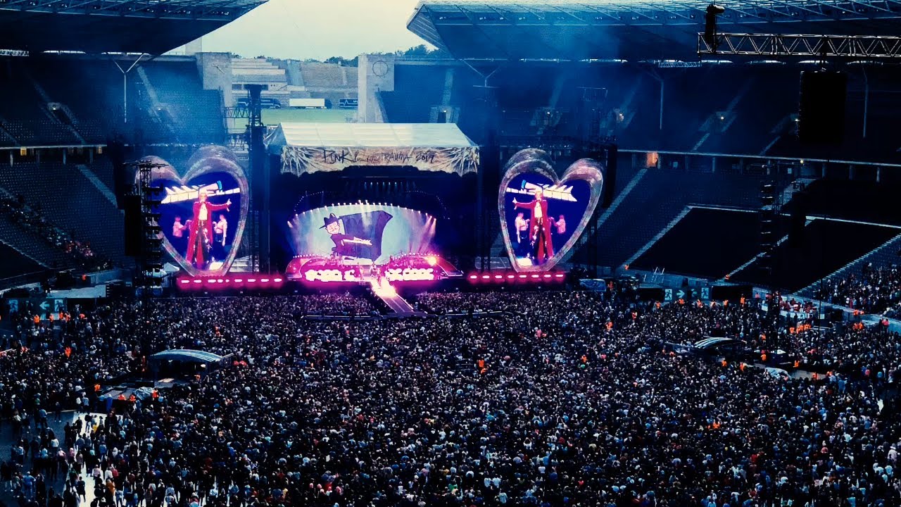 Pink concert at Olympiastadion Berlin 2019 - YouTube