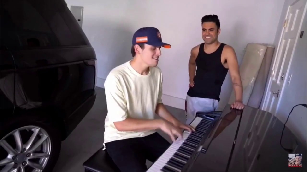 Guy With Amazing Voice singing in MARK DOHNER's Vlog - YouTube