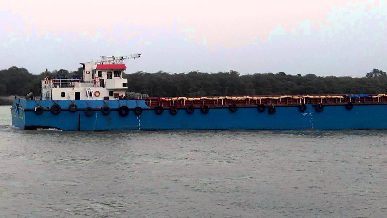 Ship in the Ganges. - YouTube