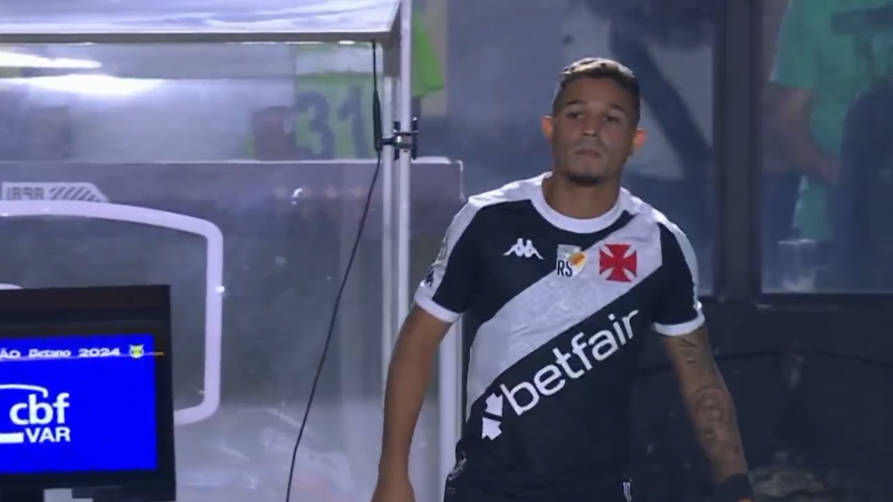 ADSON MOSTROU QUE MERECE A TITULARIDADE | Adson Soares vs Vitória - YouTube