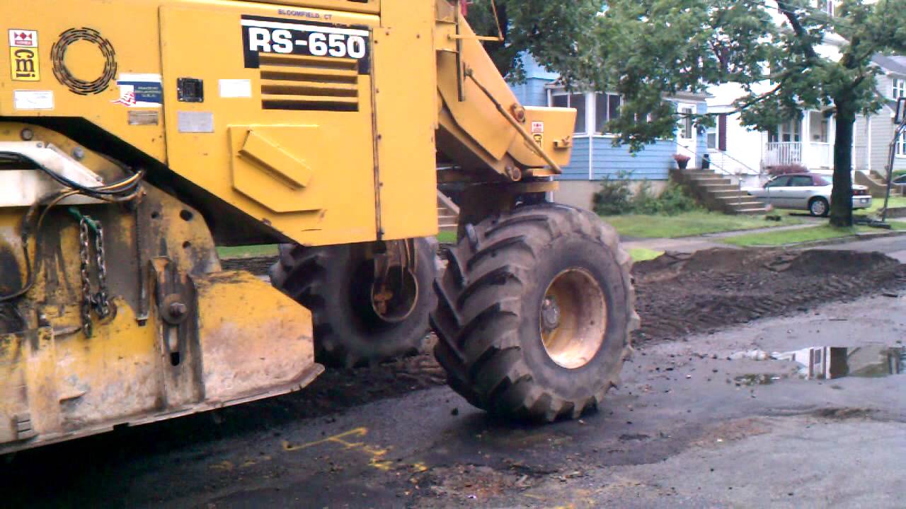 Asphalt grinder in action-Heavy machines - YouTube