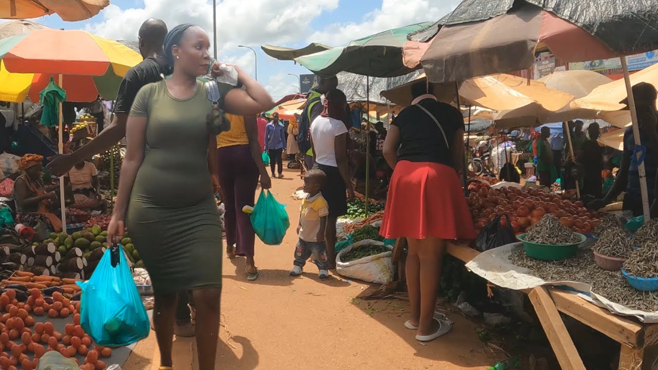 🇺🇬🌍Inside a Humble African Local Community Market - YouTube