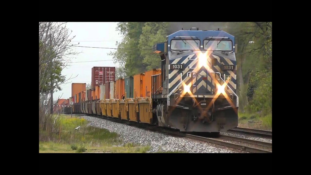 Conrail Heritage Unit NS 8098 and Romulus Trains - YouTube